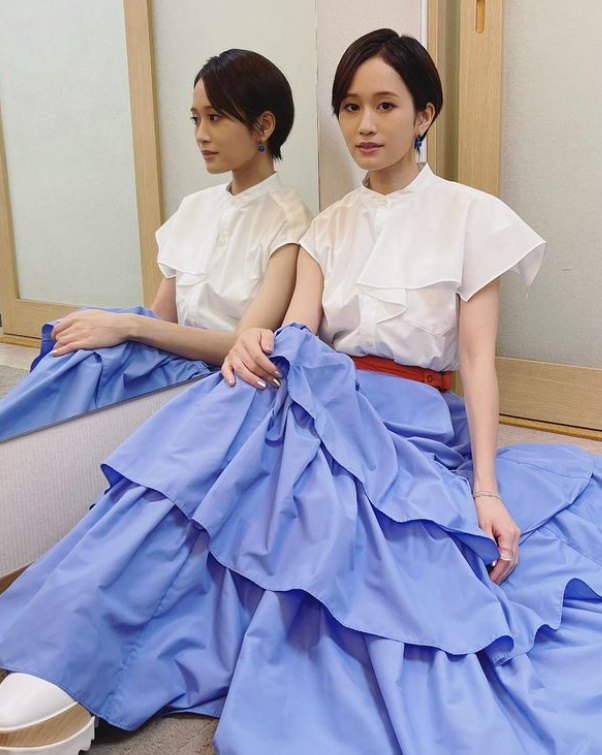 ドキッ！前田敦子、CM撮影オフショット公開に「笑顔可愛すぎる！」の声 | 歌詞検索サイト【UtaTen】ふりがな付