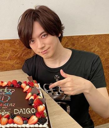 DAIGO、グレーのビジネススーツ姿で「ZIP！」パーソナリティー就任を報告 | 歌詞検索サイト【UtaTen】ふりがな付