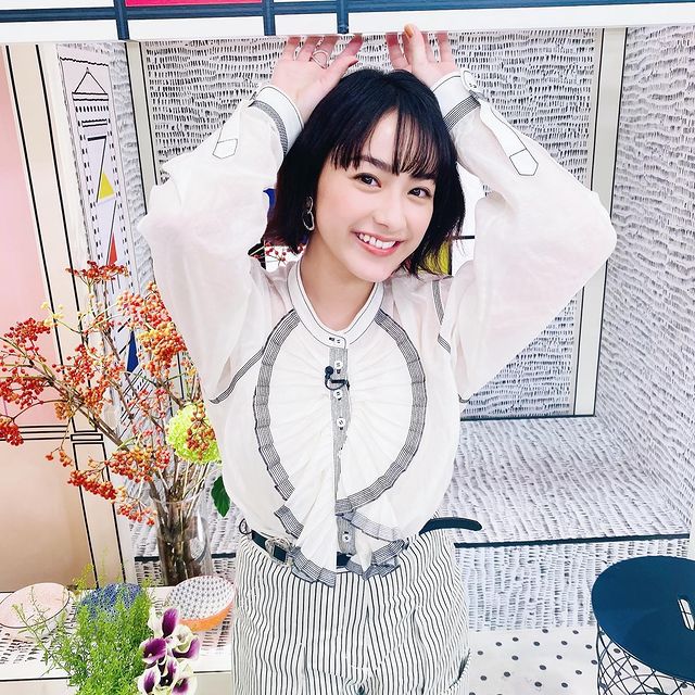 平祐奈、艶やかルージュでウキウキする姿がまるでCMの様な美しさ！ | 歌詞検索サイト【UtaTen】ふりがな付