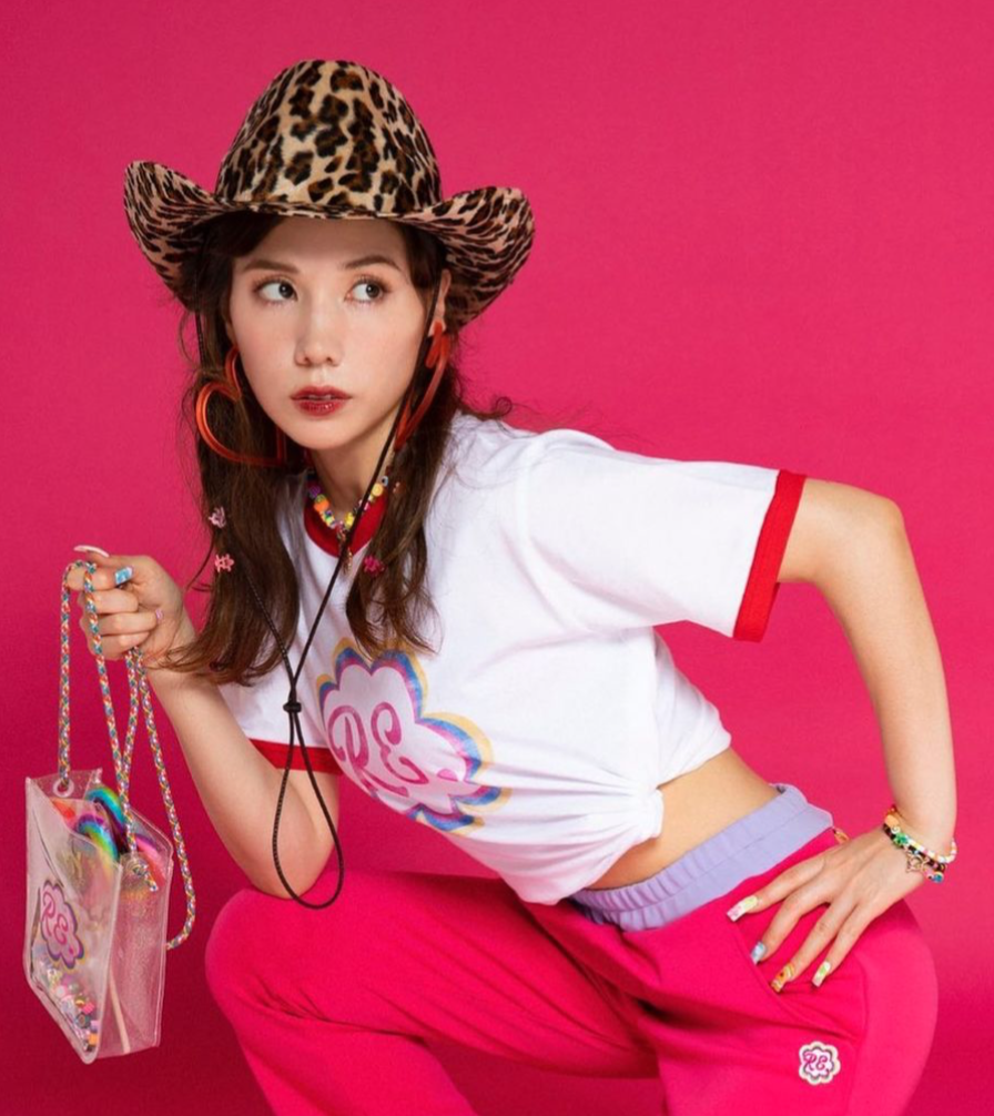 仲里依紗、運転免許証でも青髪ファンキー。2026年の未来の自分にメッセージ | 歌詞検索サイト【UtaTen】ふりがな付