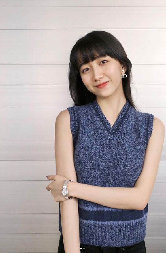 cocomi、アムちゃんと日向ぼっこ！可愛すぎる笑顔にキュン！ | 歌詞検索サイト【UtaTen】ふりがな付