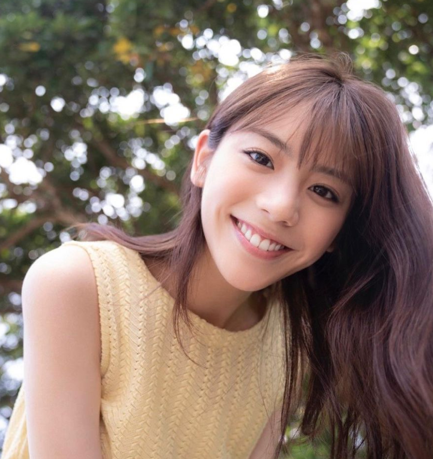 貴島明日香、まっ眩しい。美しすぎて直視できない彼女の美貌 | 歌詞検索サイト【UtaTen】ふりがな付