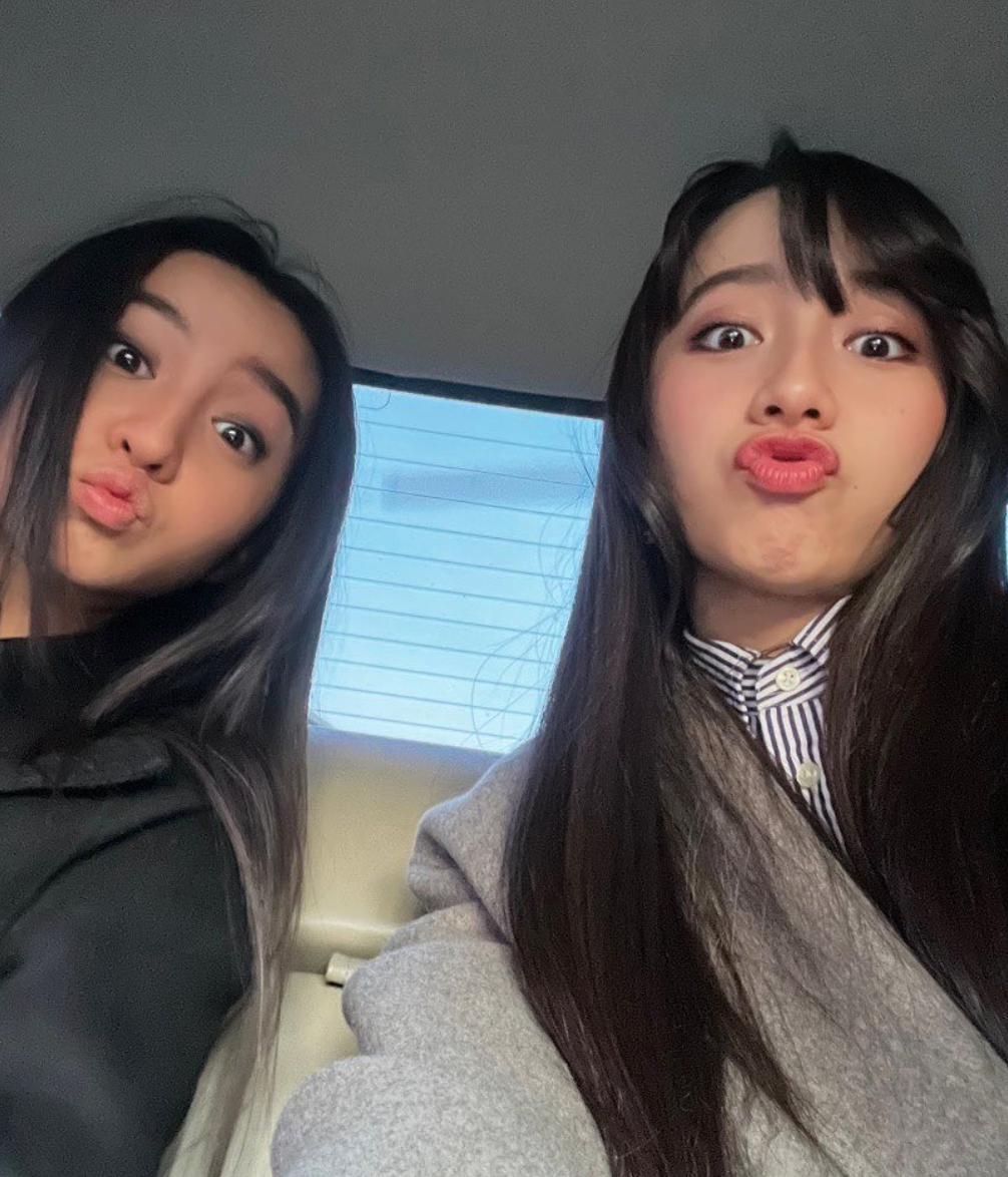 Cocomi、ソファーの上でシュールな正座タイム。バレンタインにもらった大量のお菓子は誰から？ | 歌詞検索サイト【UtaTen】ふりがな付