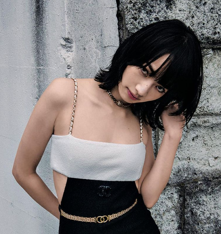 小松菜奈、体柔らか！TOKIOとフラフープを持って雑技団ポーズ？「TOKIOカケル」 | 歌詞検索サイト【UtaTen】ふりがな付
