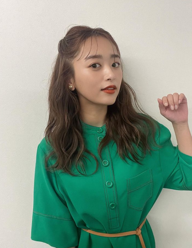 近藤千尋、ポップなピンク衣装でEXITとTGC出演！お見送り芸人しんいちとのツーショットも披露 | 歌詞検索サイト【UtaTen】ふりがな付