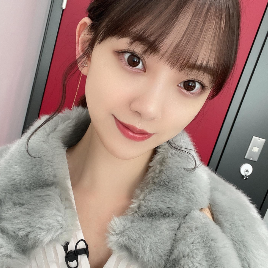 堀未央奈、ほっそり美脚が眩しい！かっこ可愛いカジュアルスタイルでTGCに登場！ | 歌詞検索サイト【UtaTen】ふりがな付