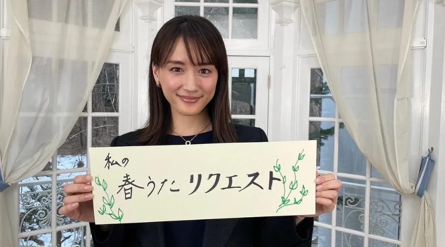 綾瀬はるか、最高の笑顔で「TOKIOカケル」に出演！可愛すぎるダブルピースに癒される | 歌詞検索サイト【UtaTen】ふりがな付