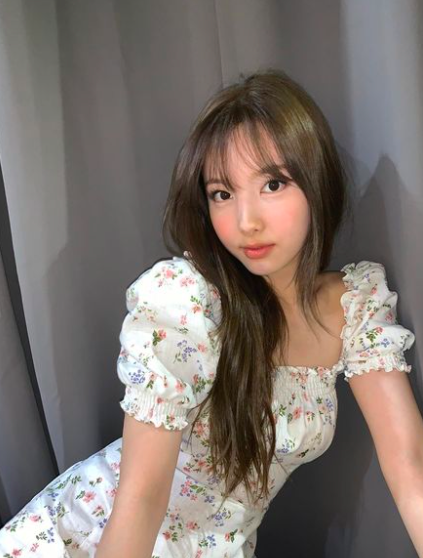 TWICE・ナヨン、赤ちゃん抱っこで幸せいっぱい！可愛すぎるツーショットに”誰の赤ちゃん”と話題 | 歌詞検索サイト【UtaTen】ふりがな付