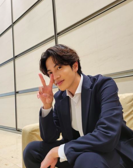 志尊淳、玉木宏&川口春奈と浴衣姿でZIPポーズ！夏先取りの"極道"トリオが超爽やか！ | 歌詞検索サイト【UtaTen】ふりがな付