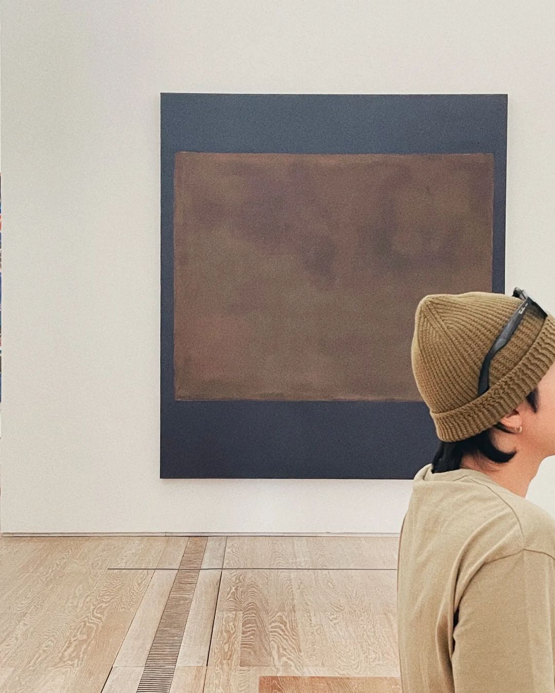 BTS・RM、どんな表情なのか気になる？アートと重なるニット帽姿のナムさん | 歌詞検索サイト【UtaTen】ふりがな付