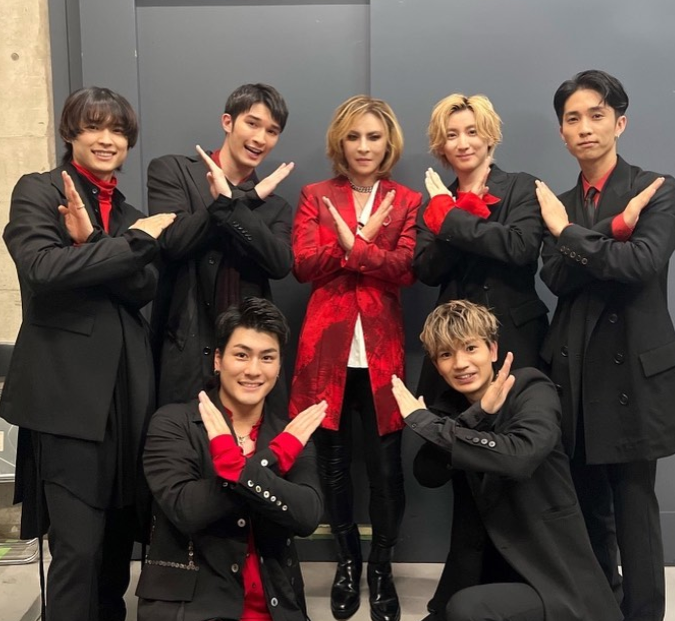 SixTONES、YOSHIKIとXポーズ「Imitation Rain」を世界中のファンにお届け | 歌詞検索サイト【UtaTen】ふりがな付