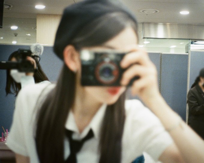 LE SSERAFIM・宮脇咲良、顔ちっさ！ぼやけていても可愛さMAX | 歌詞検索サイト【UtaTen】ふりがな付