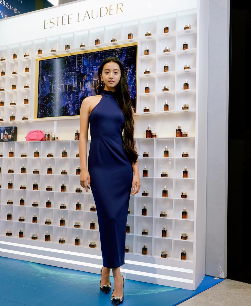 Koki、マーメイドドレスが色っぽ！曲線美&圧倒的な足の長さでファンを悩殺 | 歌詞検索サイト【UtaTen】ふりがな付