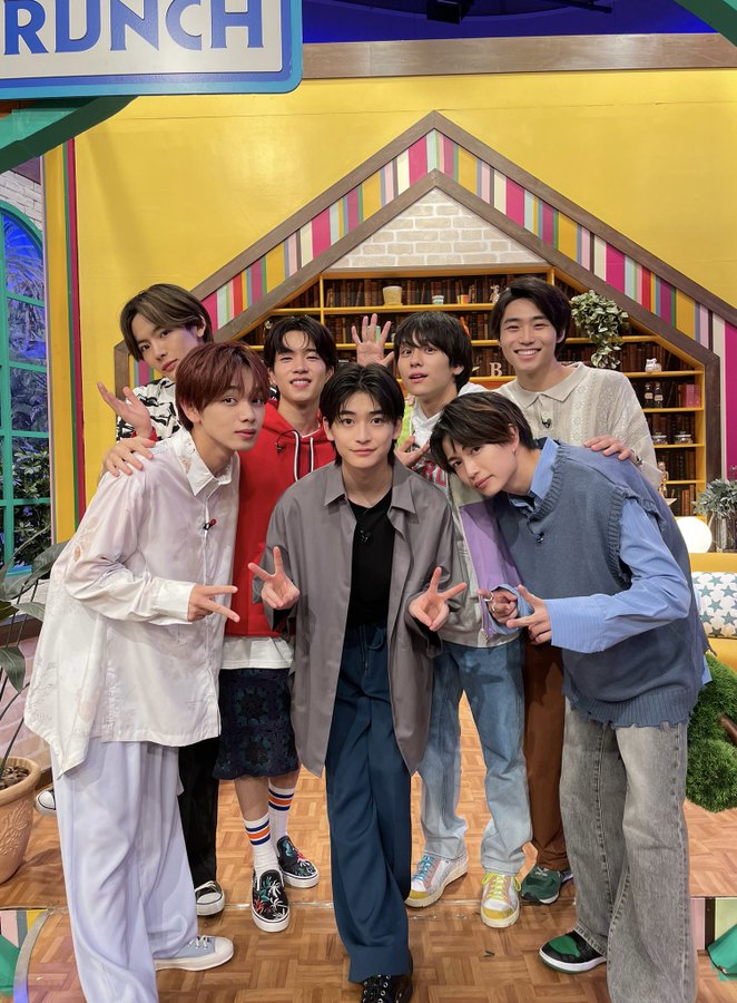 高橋文哉、宮世琉弥ら8LOOMメンバーと勢揃い！7人で演技バトルに挑戦？ | 歌詞検索サイト【UtaTen】ふりがな付