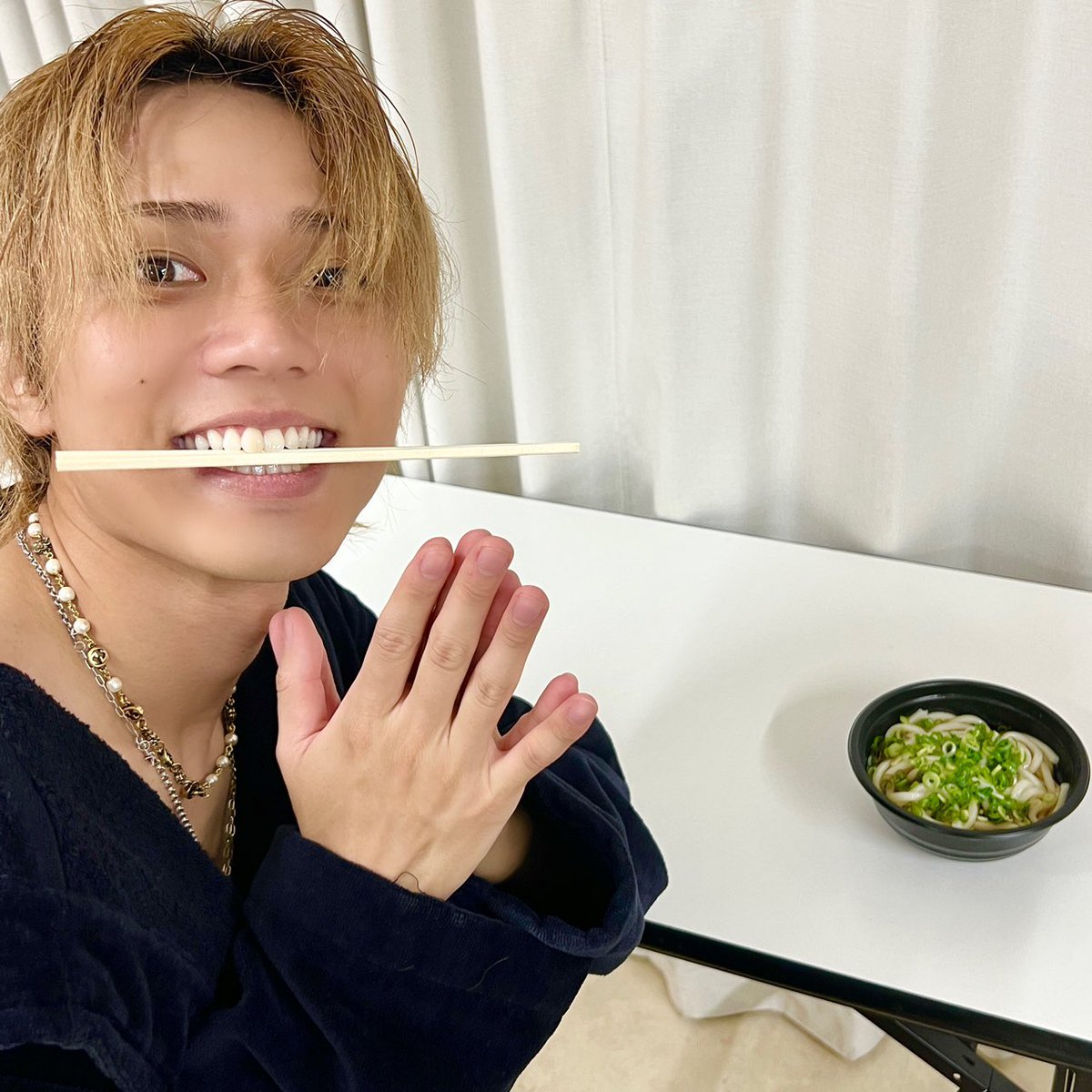 キンプリ永瀬廉、うどんのCM狙ってる？眩しい笑顔で「いただきます」のポーズ | 歌詞検索サイト【UtaTen】ふりがな付