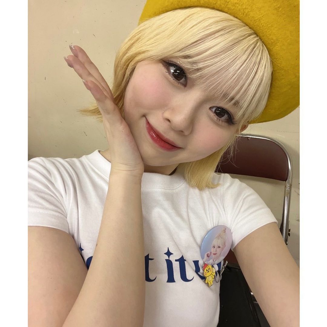 NiziU・リク、外ハネヘア×黄色いベレー帽が超キュート。太陽みたいな笑顔が癒し | 歌詞検索サイト【UtaTen】ふりがな付