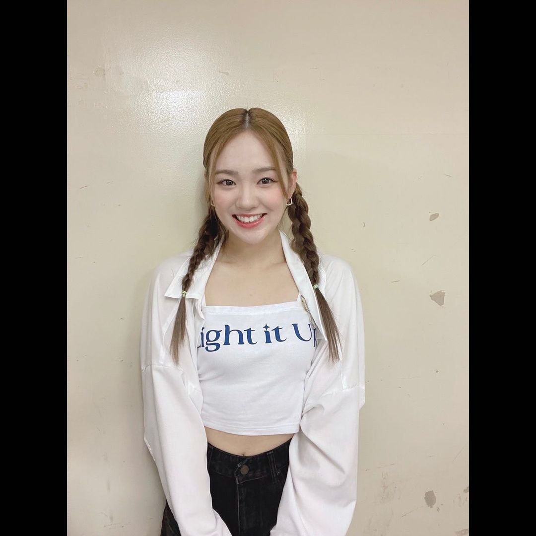 NiziU・リオ、可愛さ進化中？三つ編みおさげの破壊力がハンパない | 歌詞検索サイト【UtaTen】ふりがな付