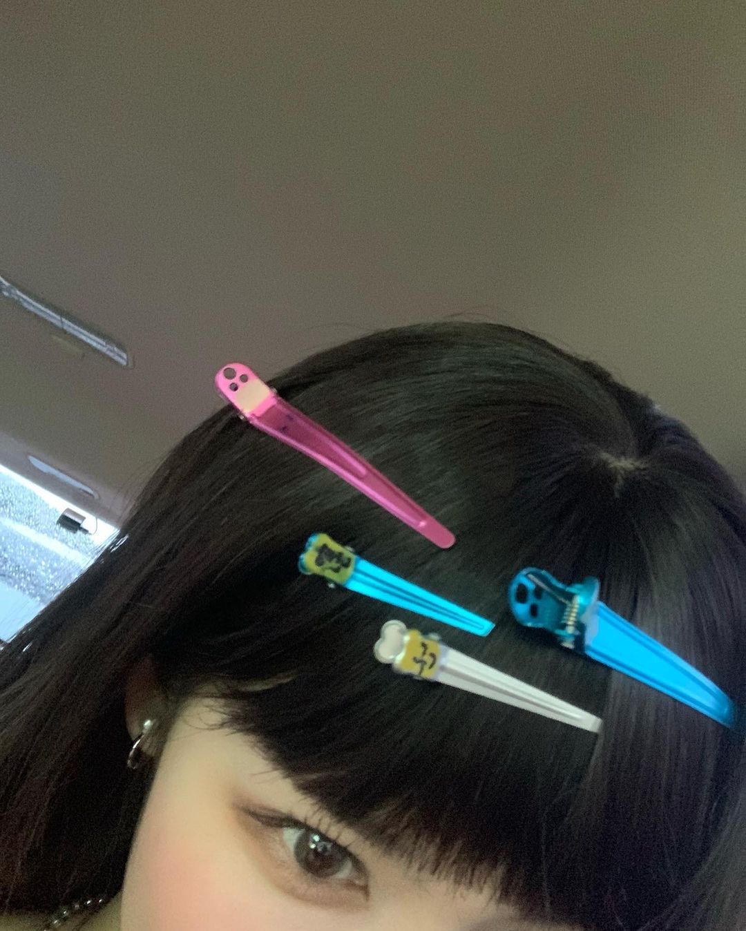 TWICE・サナ、黒髪×パッツン前髪でエキゾチックな魅力ダダ漏れ | 歌詞検索サイト【UtaTen】ふりがな付