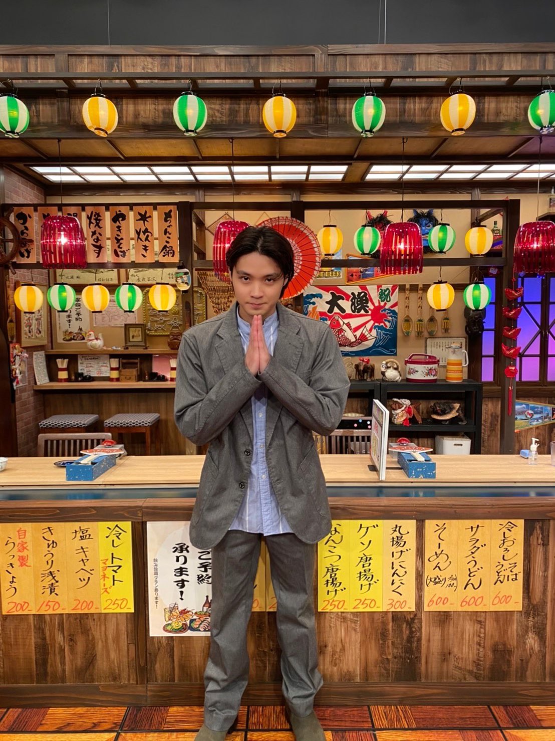 磯村勇斗、両手を合わせ「いただきます！」気合い感じる上目遣いが可愛すぎる | 歌詞検索サイト【UtaTen】ふりがな付