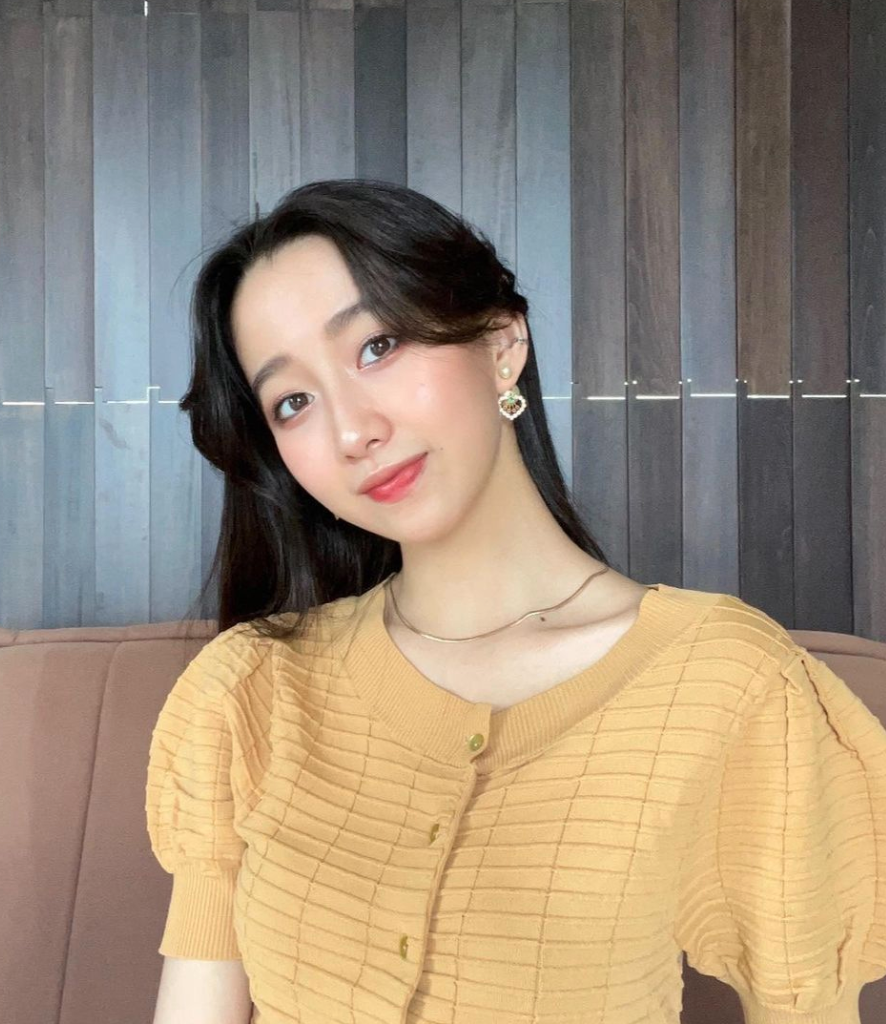 Cocomi、メイクが上手くいって上機嫌！透明感あふれる素肌にドキドキ | 歌詞検索サイト【UtaTen】ふりがな付