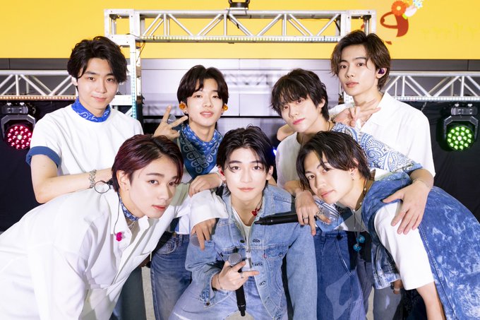 高橋文哉、爽やか衣装で8LOOMライブ公開収録。イケビジュ揃いの7人 | 歌詞検索サイト【UtaTen】ふりがな付