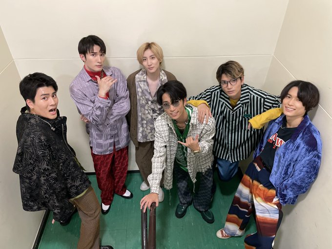SixTONES、カメラを見上げる6人が爆イケビジュ「少クラ」でパフォーマンス | 歌詞検索サイト【UtaTen】ふりがな付