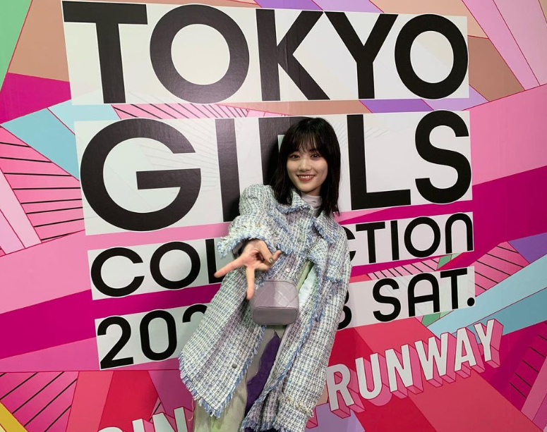 山下美月、「東京ガールズコレクション」に登場！無邪気な笑顔が最強の可愛さ | 歌詞検索サイト【UtaTen】ふりがな付