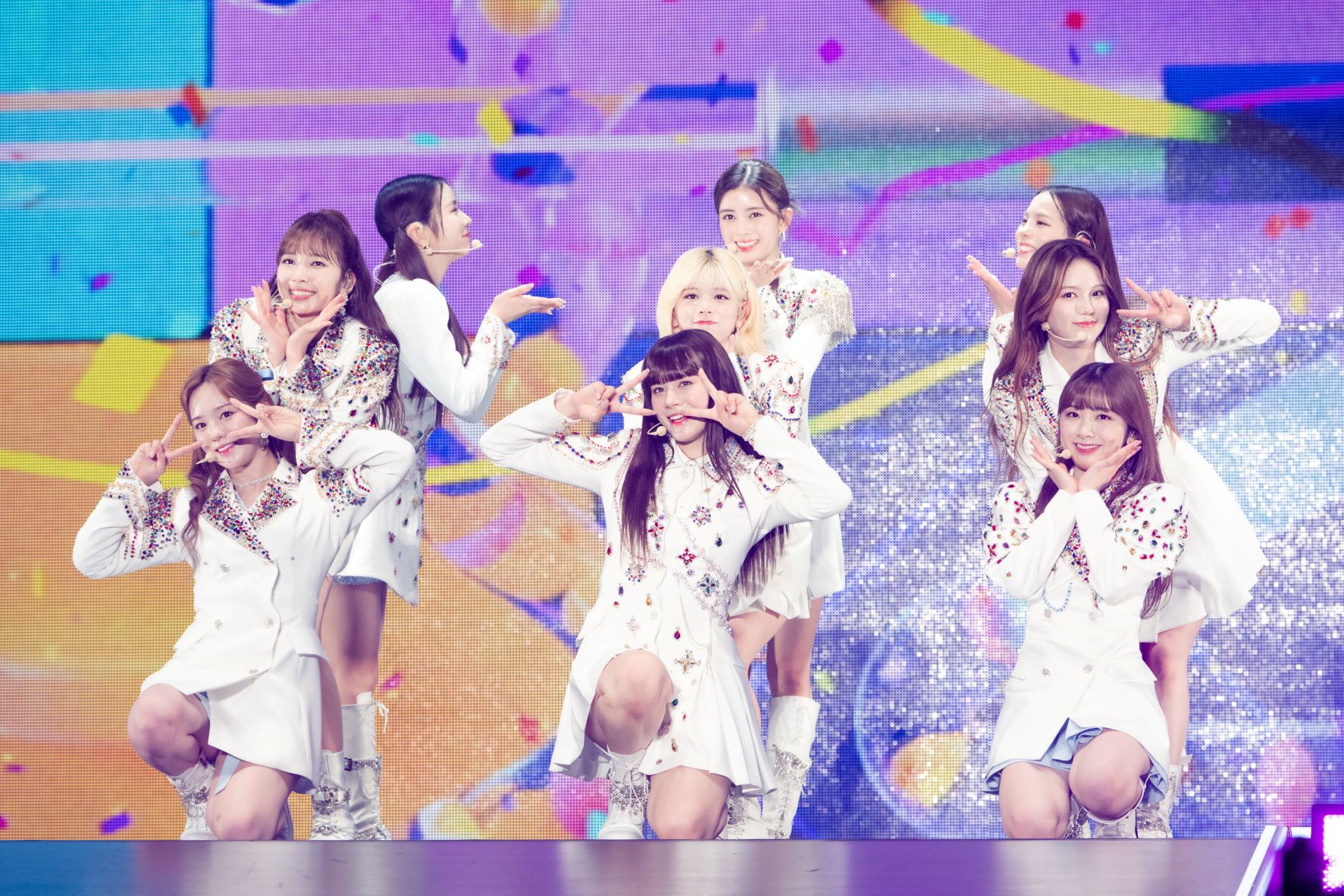 NiziU、1st Tour「NiziU Live with U 2022 “Light it Up”」東京公演4daysが終了！東阪2大都市のドーム公演も決定！ | 歌詞検索サイト ...