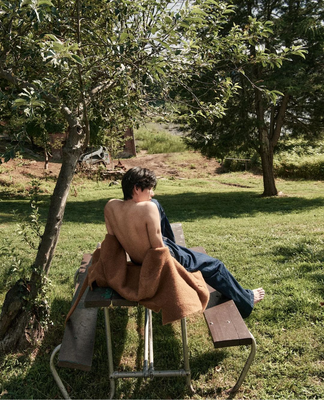 BTS・V、セクシーで美しい背中見せバックショットに心臓バクバク | 歌詞検索サイト【UtaTen】ふりがな付