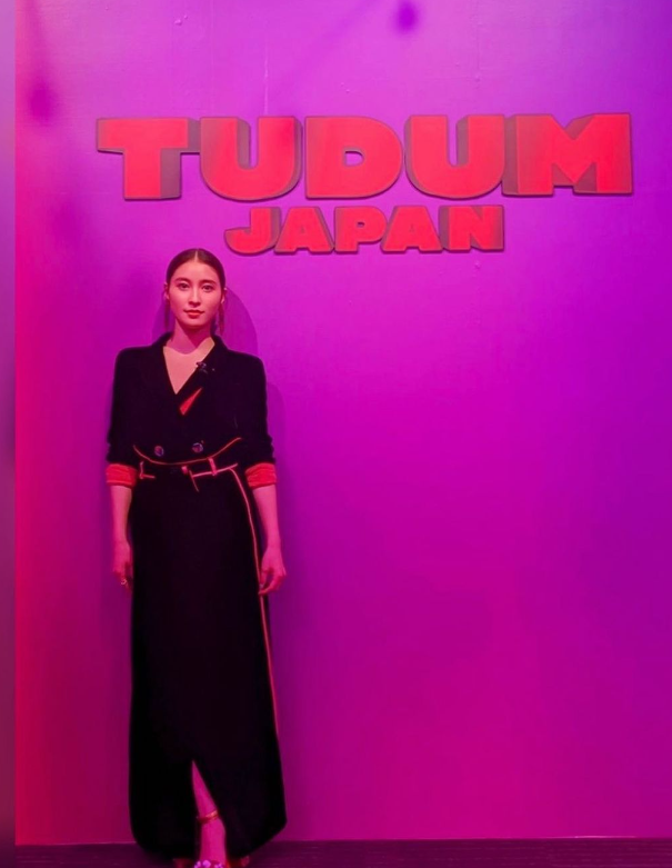 土屋太鳳、山﨑賢人との大人な美男美女ツーショット！「TUDUM」イベントに登場 | 歌詞検索サイト【UtaTen】ふりがな付