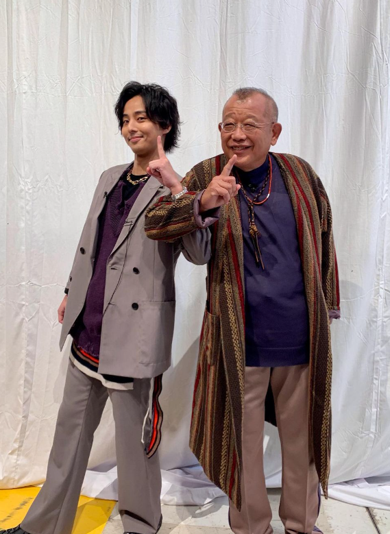 藤ヶ谷太輔、笑福亭鶴瓶と「Two as One」を踊ってみた？仲良しすぎる2人にほっこり！ | 歌詞検索サイト【UtaTen】ふりがな付