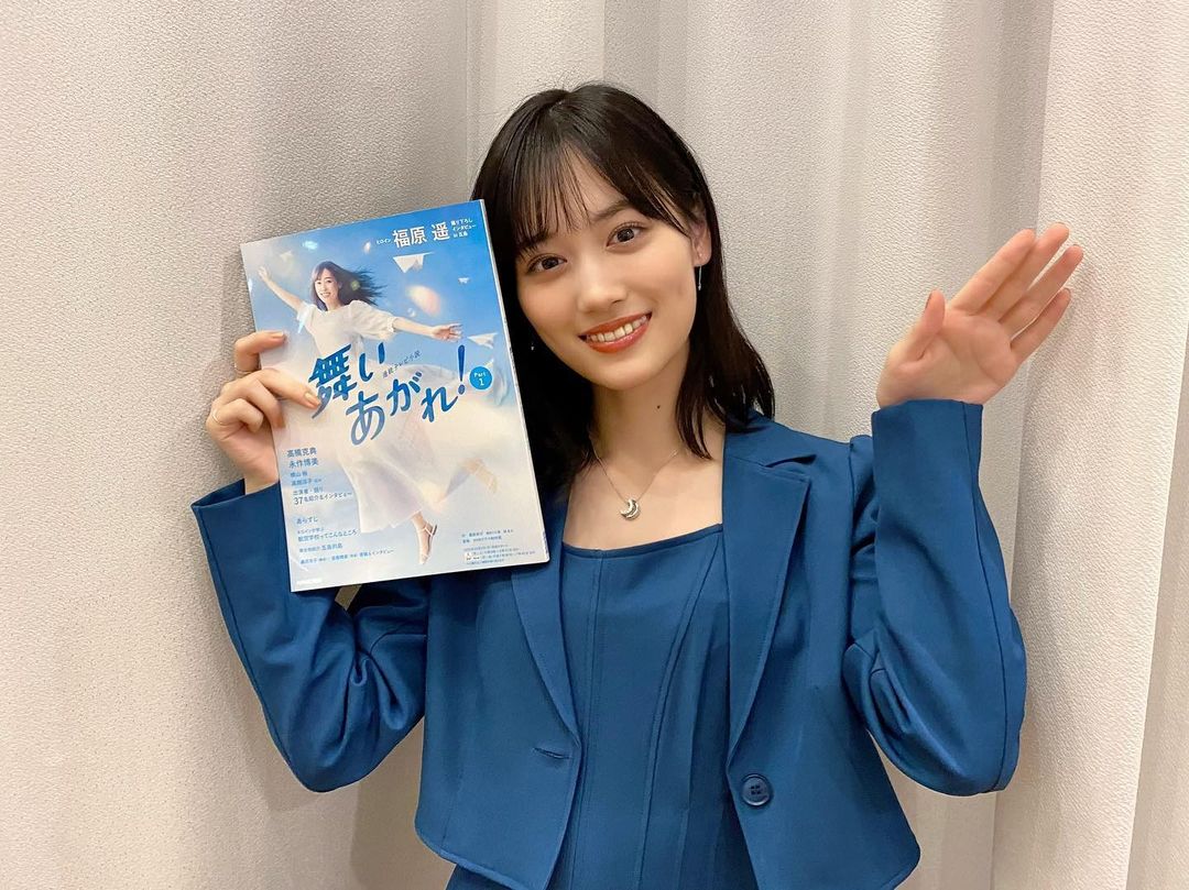 乃木坂46・山下美月「舞いあがれ」ポーズ？爽やかスマイルで放送開始まであと1週間を報告 | 歌詞検索サイト【UtaTen】ふりがな付