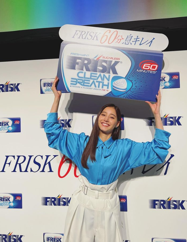 新木優子、キラキラな爽やか笑顔が眩しい！「FRISK」CM発表会に登場 | 歌詞検索サイト【UtaTen】ふりがな付