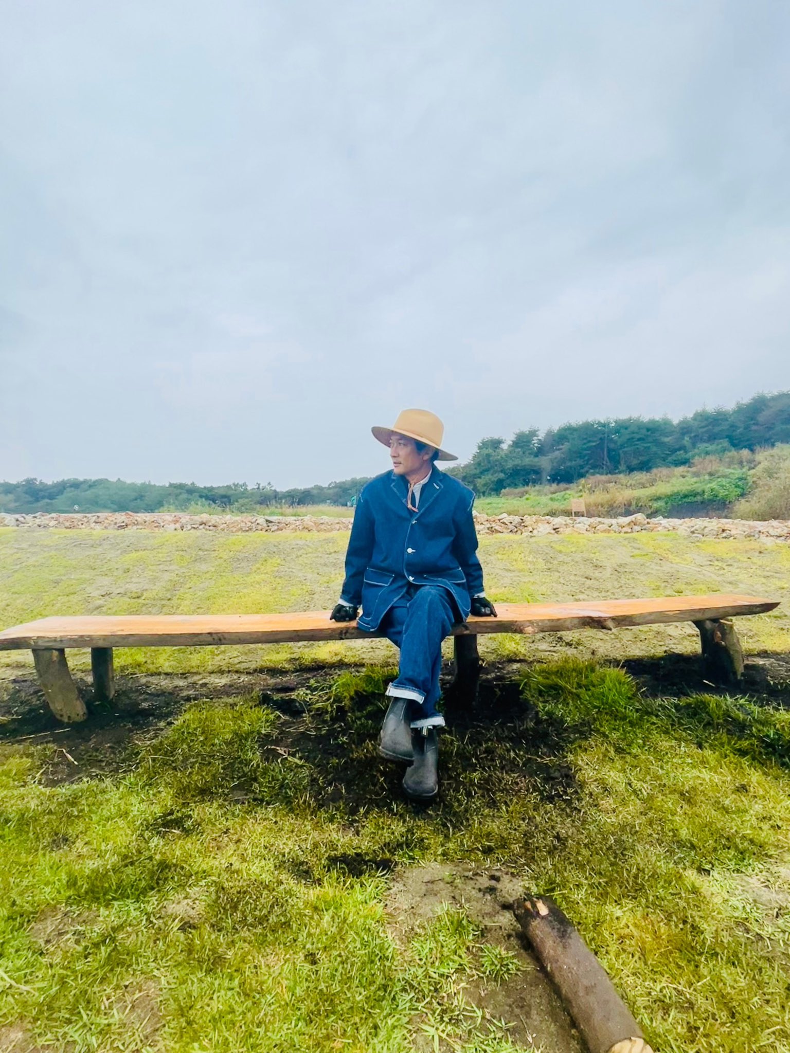 国分太一、手作りベンチで一休み！TOKIO-BAの大自然の中で癒されている姿を公開 | 歌詞検索サイト【UtaTen】ふりがな付