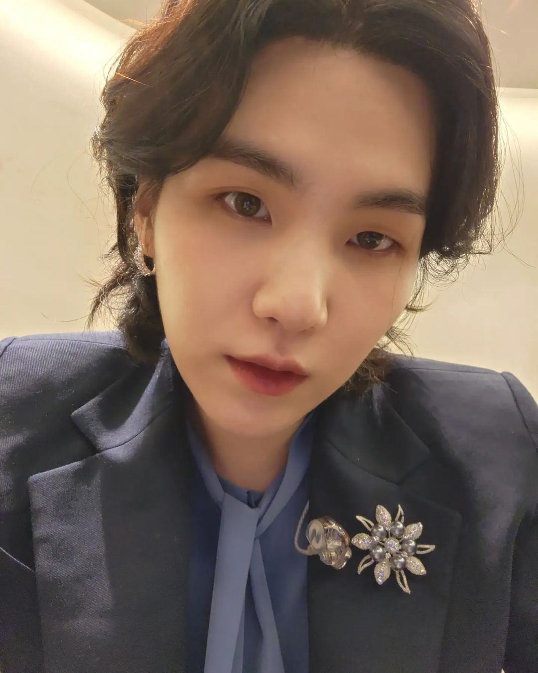 BTS・シュガ、メイク映えしたアップにドキドキが止まらない！スーツ＆タキシード姿がセクシー | 歌詞検索サイト【UtaTen】ふりがな付