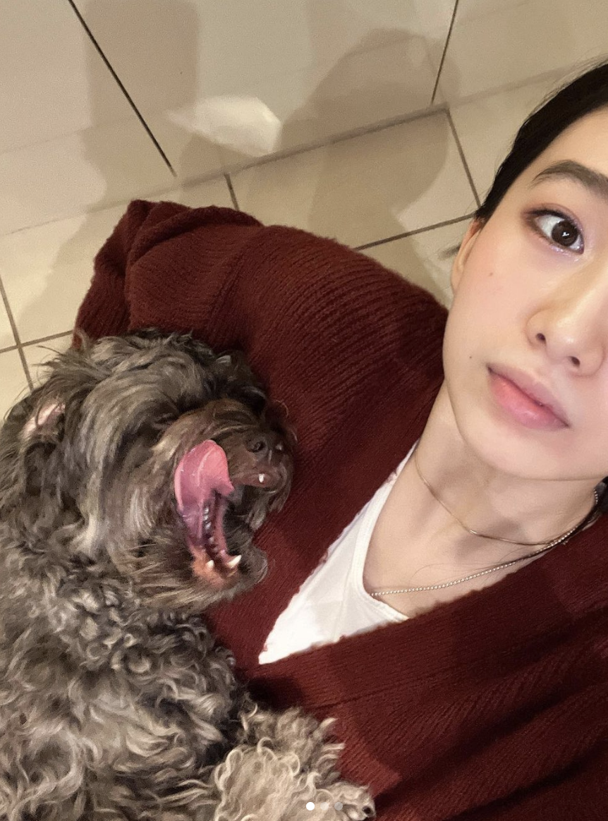 Cocomi、ばっちりメイク顔もすっぴんも流石の可愛さ。自宅でくつろぐ自撮りショットを公開 | 歌詞検索サイト【UtaTen】ふりがな付