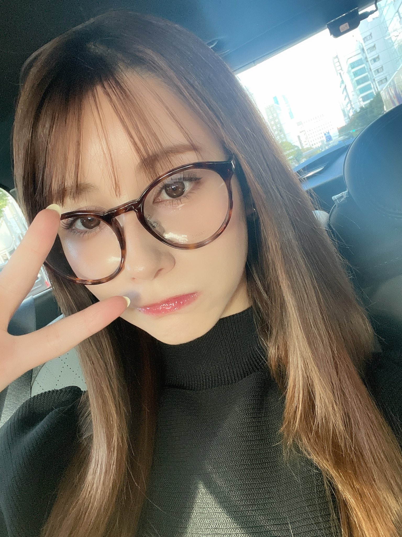 ダレノガレ明美、ダテメガネが似合いすぎ。ナチュラルな装いで魅せる“はにかみ”がキュート | 歌詞検索サイト【UtaTen】ふりがな付