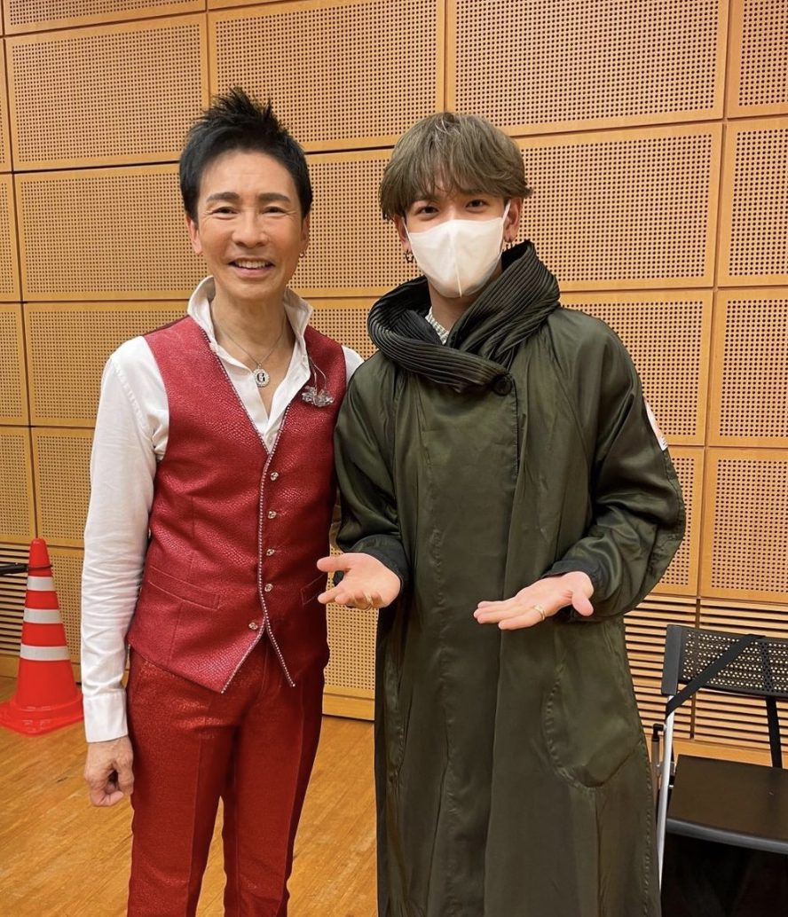 FANTASTICS・中島颯太、憧れの郷ひろみと2ショット！トップスター同士の共演がスゴイ | 歌詞検索サイト【UtaTen】ふりがな付