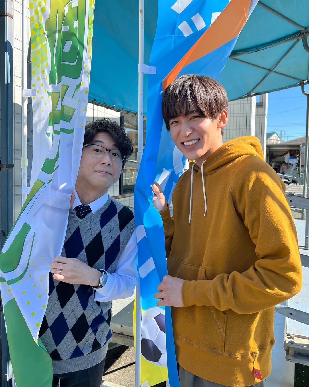 Snow Man・目黒蓮、パーカー姿で癒しオーラ全開！「silent」山崎樹範とリアル師弟のようなほっこり感 | 歌詞検索サイト【UtaTen】ふりがな付