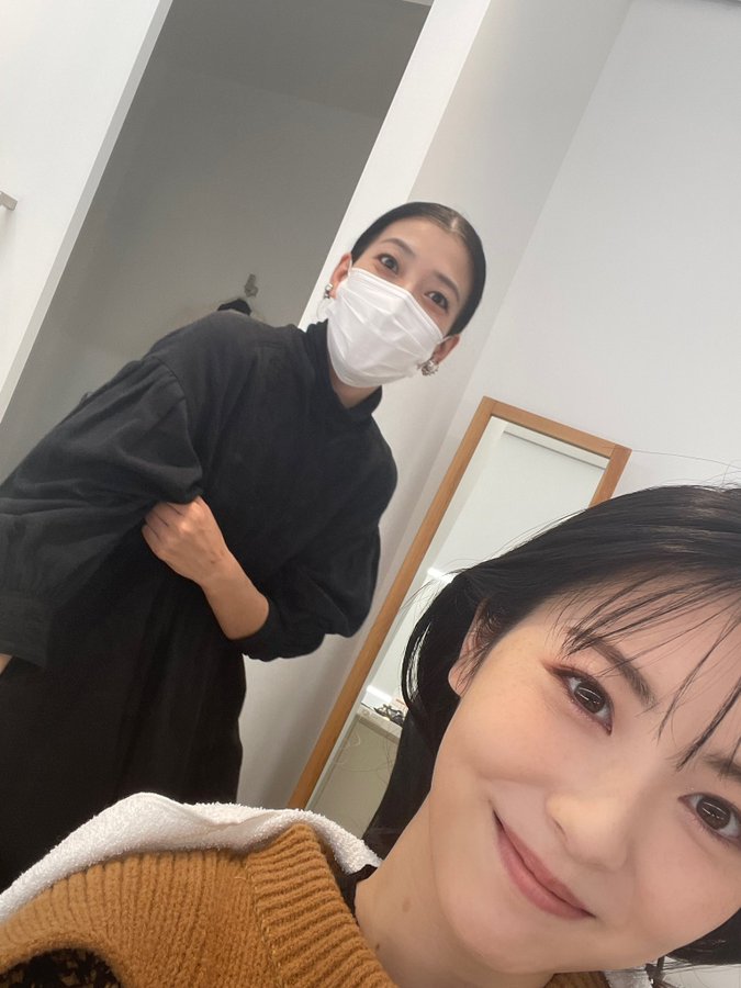 浜辺美波、ナチュラルメイクでも美しさダダ漏れ！ニッコリ微笑む女神感にうっとり | 歌詞検索サイト【UtaTen】ふりがな付