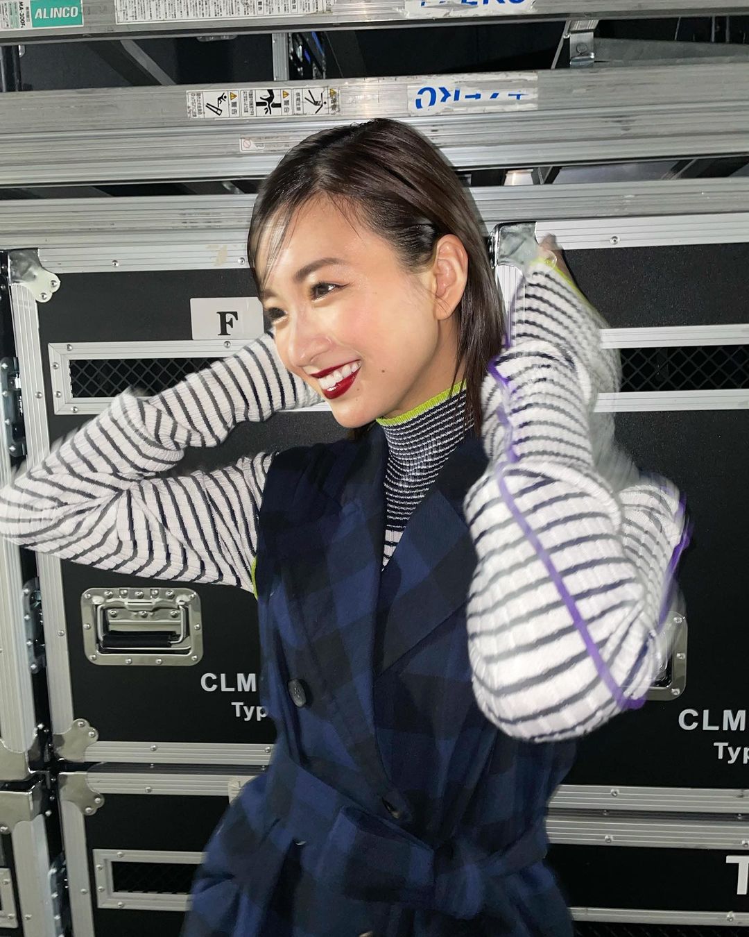 岡崎紗絵、タイトなヘアに赤リップが大人っぽ！「TGC 北九州」で会場を魅了 | 歌詞検索サイト【UtaTen】ふりがな付