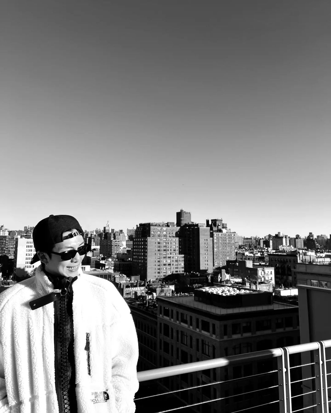 BTS・RM、朗らかな笑顔にキュンキュン。NYの空の下から近況を報告 | 歌詞検索サイト【UtaTen】ふりがな付