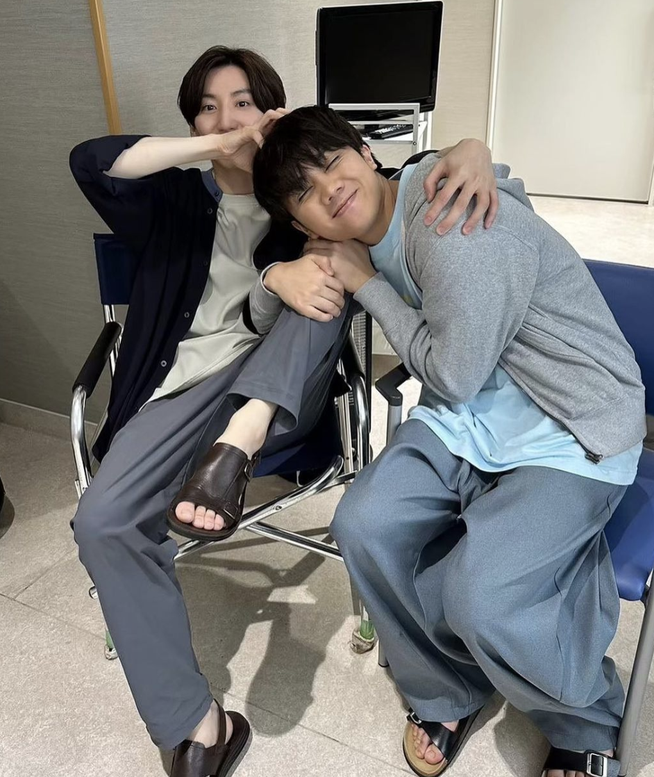 SixTONES・京本大我に佐々木大光が赤ちゃんのように甘える？「束の間の一花」 | 歌詞検索サイト【UtaTen】ふりがな付