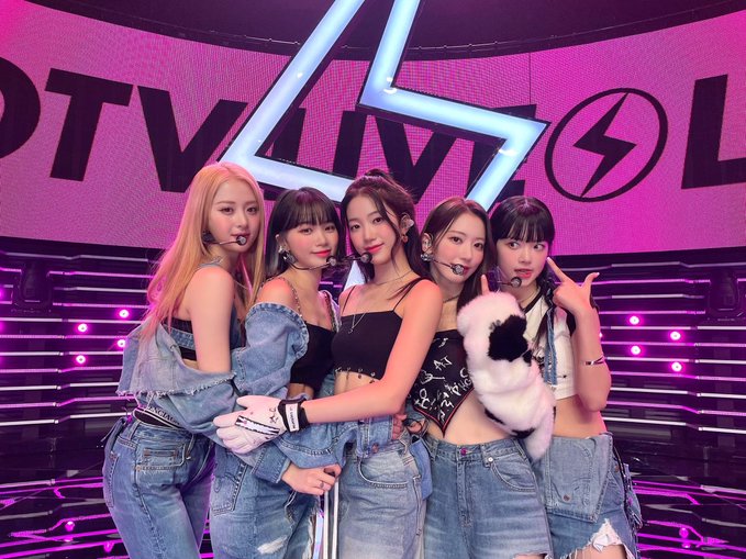 LE SSERAFIM、デニム衣装で美ビジュアル炸裂！「CDTV」で『ANTIFRAGILE』を日本初披露 | 歌詞検索サイト【UtaTen】ふりがな付