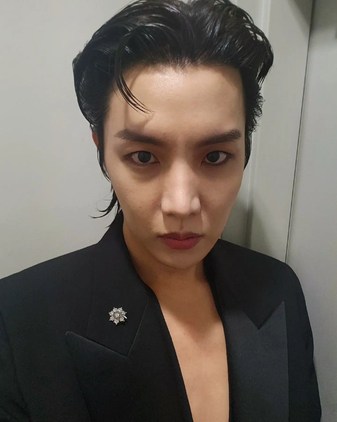 BTS・J-HOPE、色気ダダ漏れなオールバックスタイル！日本語でのメッセージにもファン歓喜 | 歌詞検索サイト【UtaTen】ふりがな付