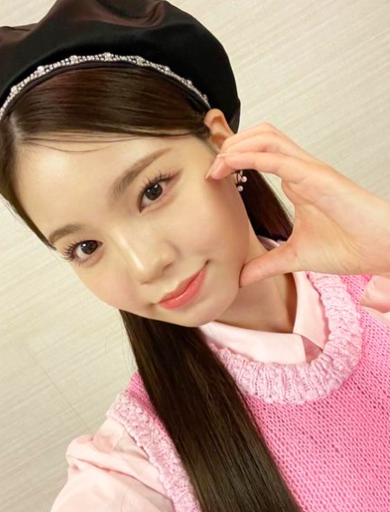 NiziU・アヤカからキュートな出題！破壊力ありすぎる正解ショットに悶絶 | 歌詞検索サイト【UtaTen】ふりがな付