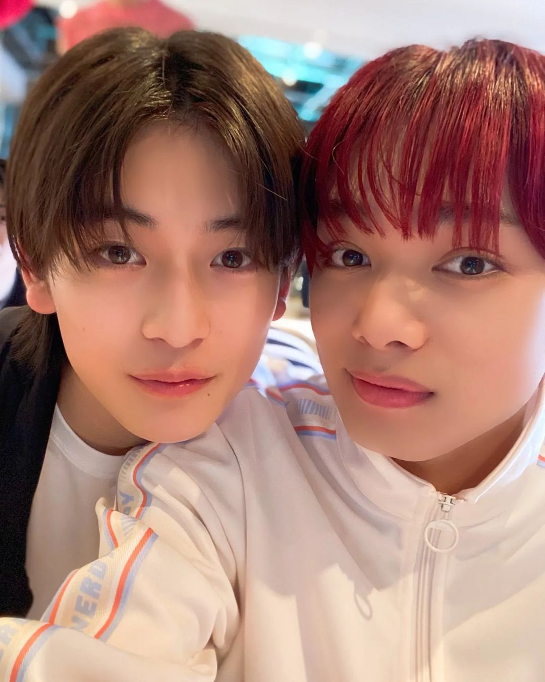 高橋文哉、宮世琉弥とアップで自撮り。8LOOM・弾なるの美肌ぶりにうっとり | 歌詞検索サイト【UtaTen】ふりがな付