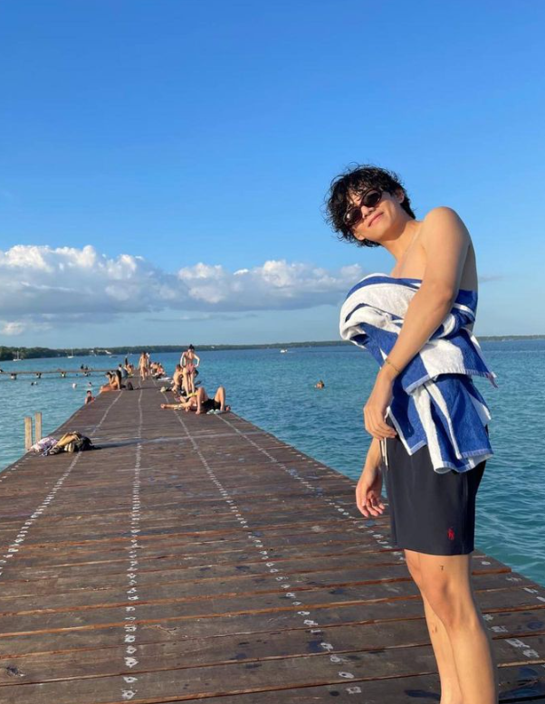 BTS・V、豪快に海へダイブ！メキシコ満喫中のナチュラルなテテも魅力的 | 歌詞検索サイト【UtaTen】ふりがな付