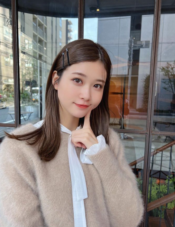 生見愛瑠、「おでこ100％」でビジュ爆発！ほっぺツンのキュートな笑顔にメロメロ | 歌詞検索サイト【UtaTen】ふりがな付