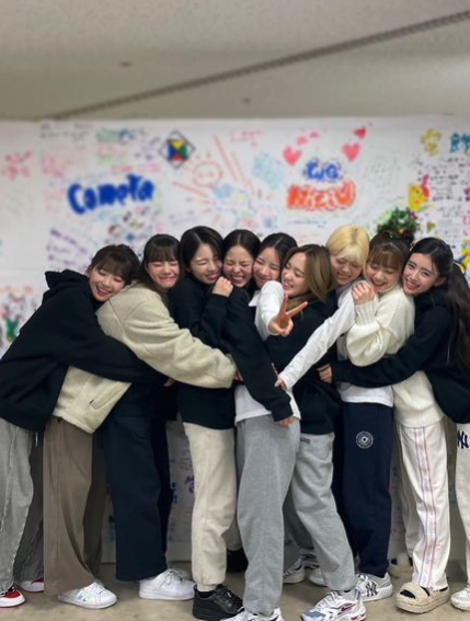 NiziU、5ヶ月間に及ぶライブツアー完走！成長見せたメンバー9人に感動の声が続出。 | 歌詞検索サイト【UtaTen】ふりがな付